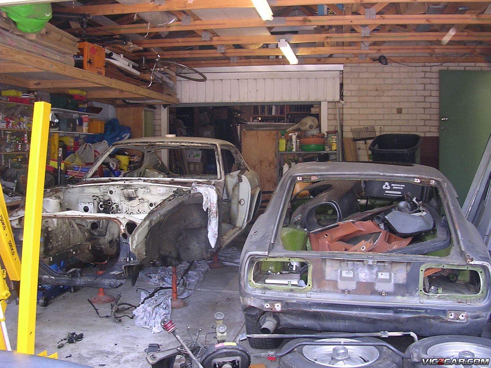 Busy garage - Member Gallery - Auszcar