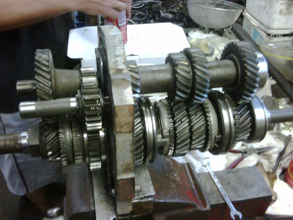 Rev's gearbox is stuck! - Gearbox - Auszcar