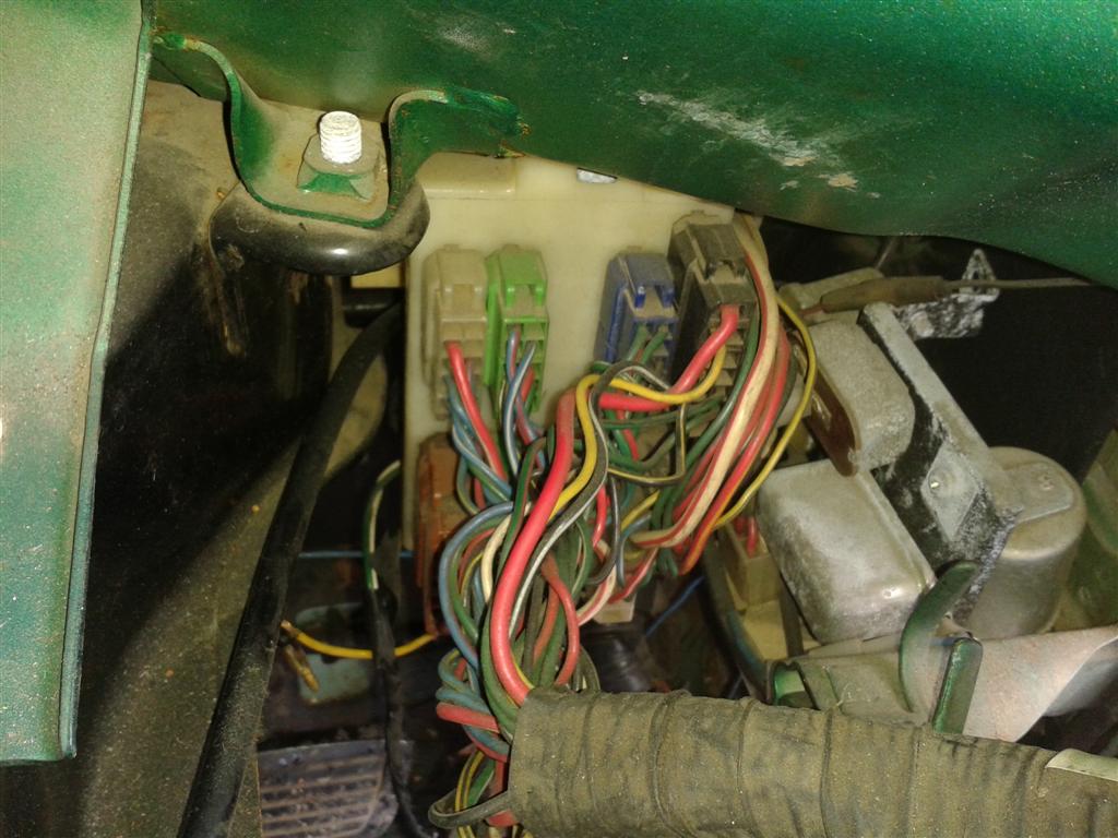 Engine bay wiring - Electrical systems - Auszcar