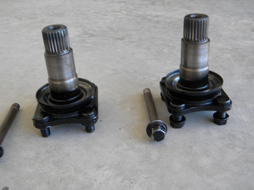 R180 bolt on axle stubs - Wanted - Auszcar