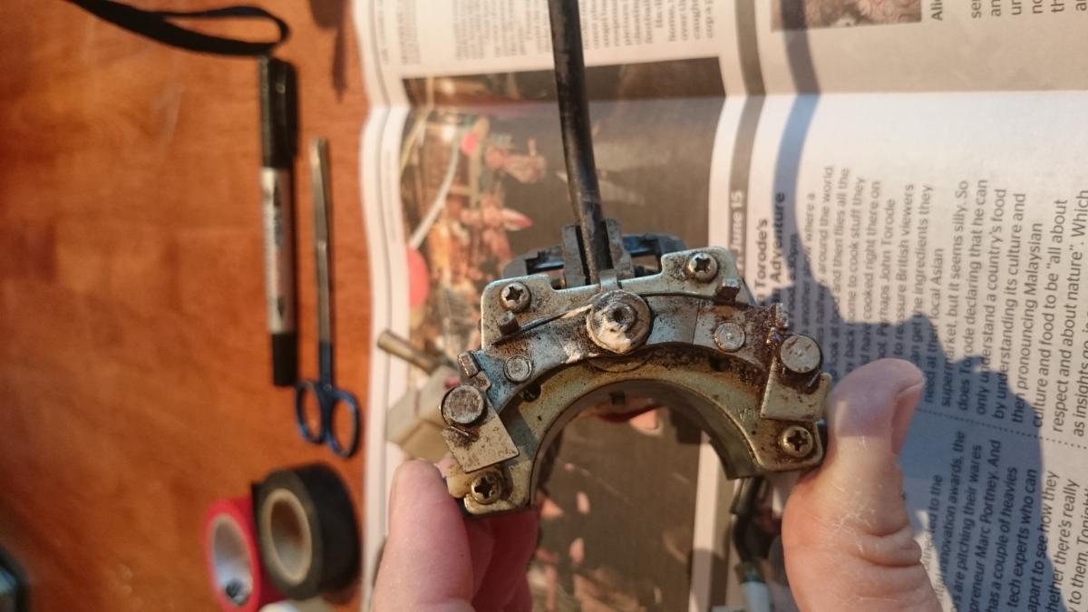 Passing Stalk Wire Connection ?. - Electrical systems - Auszcar