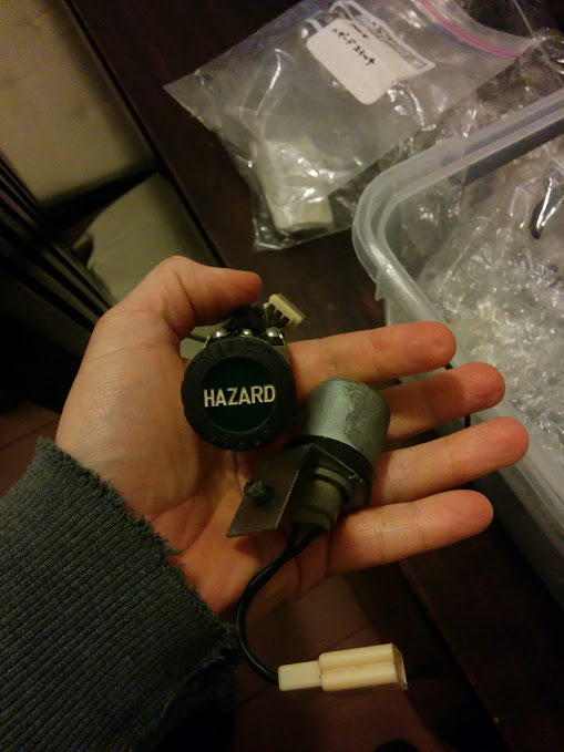 240Z Early Hazard Light Switch - Wtd Or Swap - Wanted - Auszcar