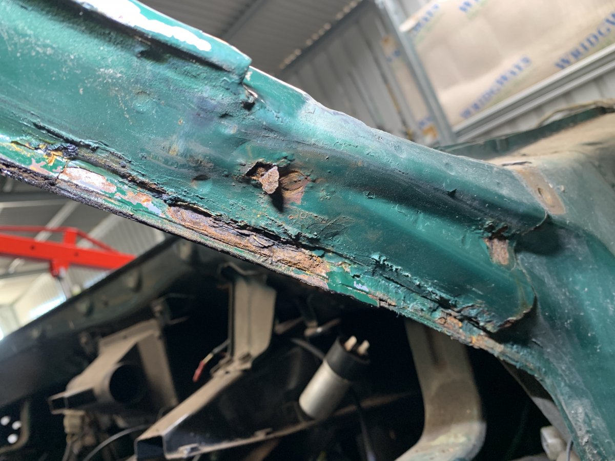 Roof skin re-installation - Body work - Auszcar